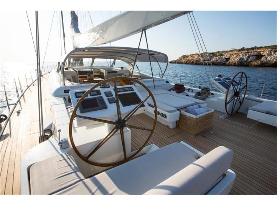 Yacht Hamilton II, CNB Bordeaux | CHARTERWORLD Luxury Superyacht Charters